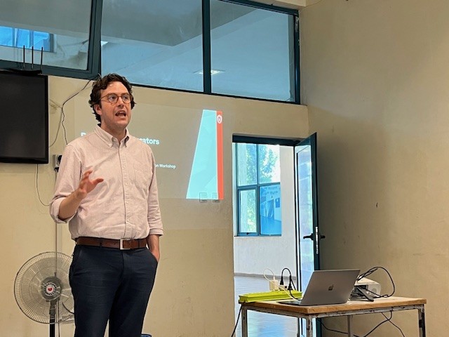 Onnitteluruno 18 vuotiaalle pojalle